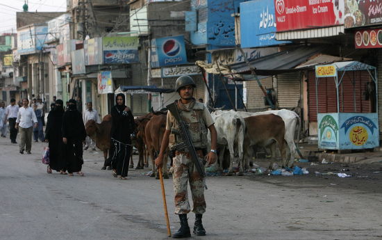 Pakistani Ranger Stands Guard Checkpoint Karachi Editorial Stock Photo ...