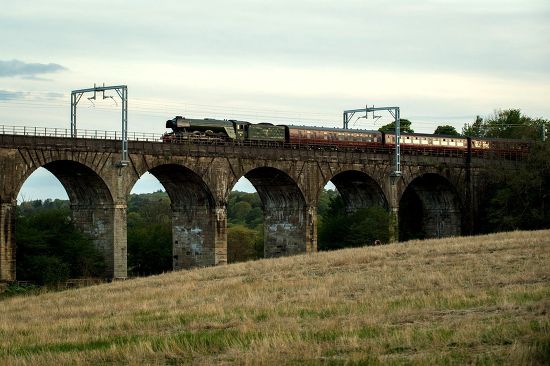 Flying Scotsman Avon Viaduct Linlithgow West Editorial Stock Photo ...