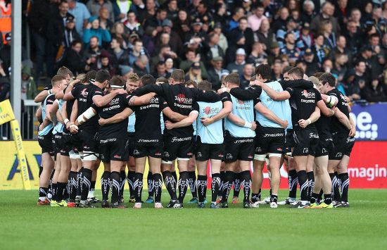 Exeter Chiefs Team Huddle Editorial Stock Photo - Stock Image ...