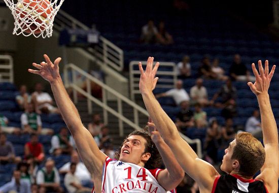 Canadas Levon Kendall R Challenges Croatias Editorial Stock Photo ...