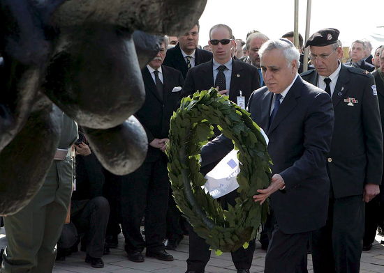 Israeli President Moshe Katsav Lays Wreath Editorial Stock Photo ...