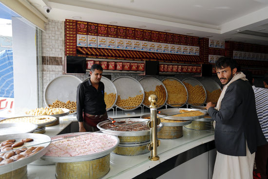 Yemeni Candy Salesman L Displays Traditional Editorial Stock Photo ...