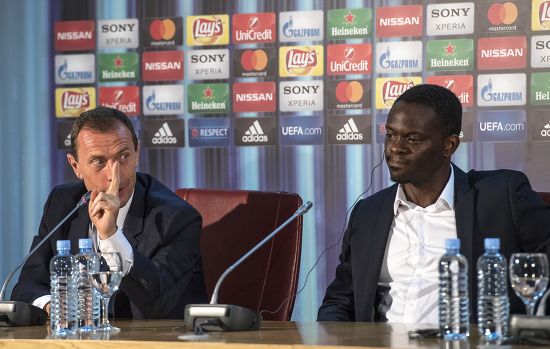 Louis Saha Emilio Butragueno Editorial Stock Photo - Stock Image ... Louis Saha Emilio Butragueno Editorial Stock Photo - Stock Image ...
