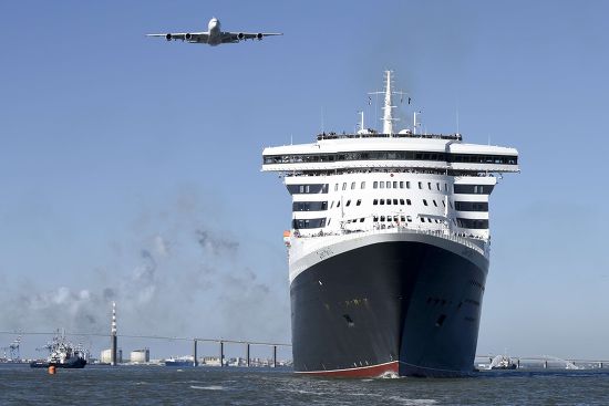 Airbus A380 World S Largest Jetliner Editorial Stock Photo - Stock ...