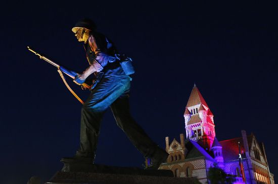 Statue Soldier Stands Town Square Front Editorial Stock Photo - Stock ...