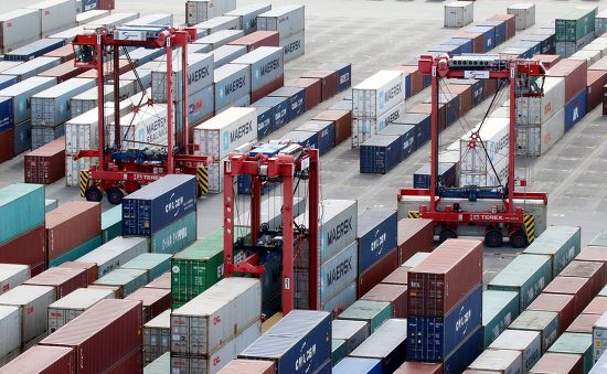 Container Carriers Maneuver Between Lines Containers Editorial Stock ...