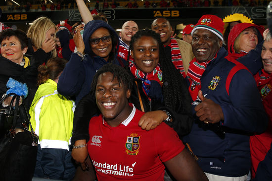 Maro Itoje Poses Photograph Family Members Editorial Stock Photo ...