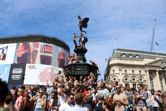 Thousands Revellers Pack Piccadilly Circus Watch Editorial Stock Photo ...