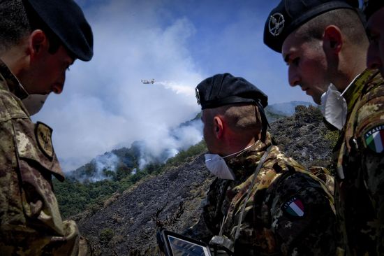 Italian Soldiers Help Fight Fires Burning Editorial Stock Photo - Stock ...