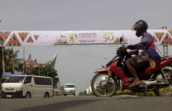 Filipino Motorists Drive Past Poster Vicinity Editorial Stock Photo ...