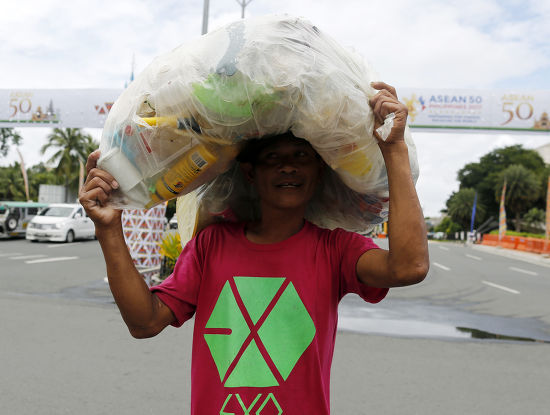 Filipino Scavenger Carrying Sack Full Recyclable Editorial Stock Photo ...