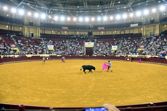 Matador Performs Bullfighting Campo Pequeno Bullring Editorial Stock ...