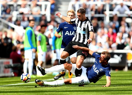 Harry Kane Tottenham Hotspur Fouls Injures Editorial Stock Photo ...