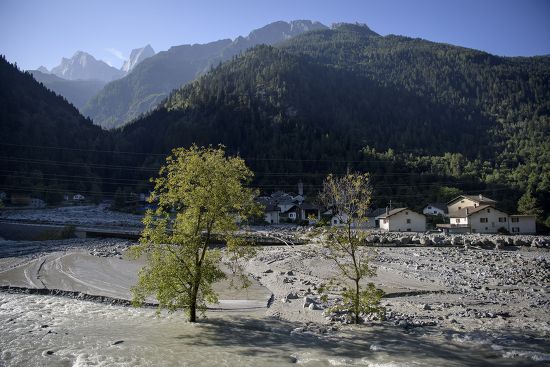 View Landslide Village Bondo Graubuenden South Editorial Stock Photo ...