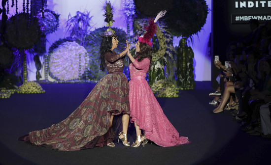 Spanish Singers Azucar Moreno Sisters Take Editorial Stock Photo ...