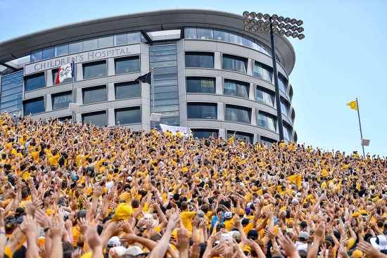 Iowa Hawkeyes Fans Cheer They Face Editorial Stock Photo - Stock Image ...