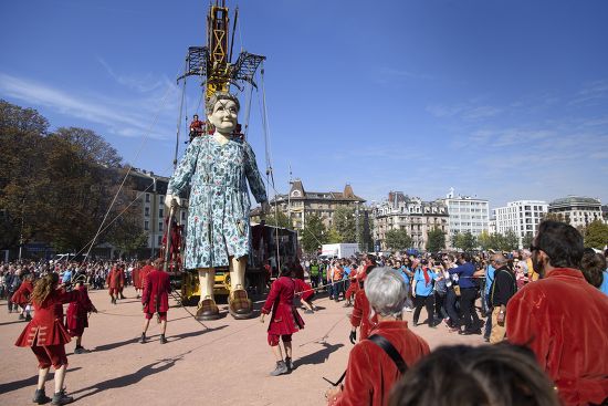 Grandmother Giant Puppet Parades Through Spectators Editorial Stock ...