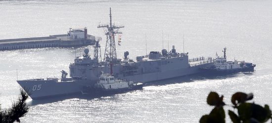 Australian Guided Missile Frigate Hmas Melbourne Editorial Stock Photo ...