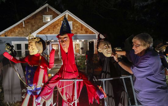 Homeowner Gail Douglas Adjusts Likeness Russian Editorial Stock Photo ...