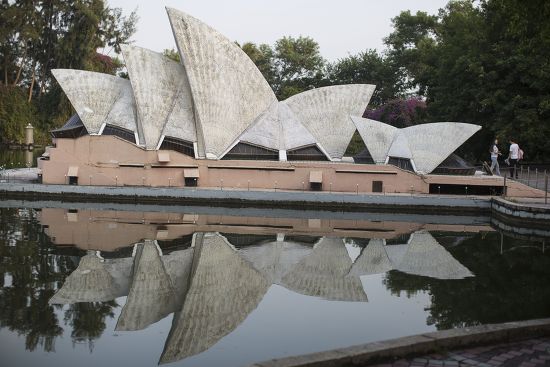 Scale Replica Sydney Opera House Reflected Editorial Stock Photo ...