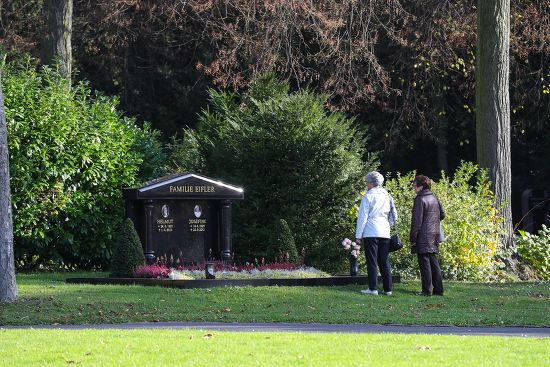 People Pay Their Respect Deceased During Editorial Stock Photo - Stock ...
