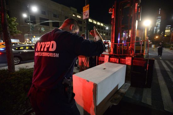 Members Nypd Counterrorism Unit Install Concrete Editorial Stock Photo ...