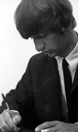 Beatles Ringo Starr Signing Autograph Editorial Stock Photo - Stock ...