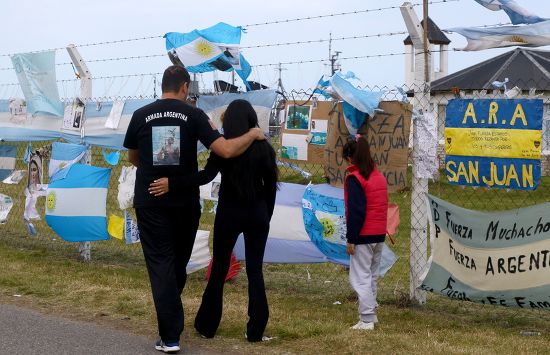 Family Visits Makeshift Tribute Made Flags Editorial Stock Photo ...