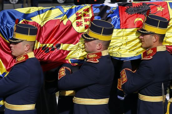 Romanian Honor Guard Soldiers Carry Flagdraped Editorial Stock Photo ...