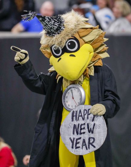 Atlanta Falcons Mascot Freddie Falcon Celebrates Editorial Stock Photo ...