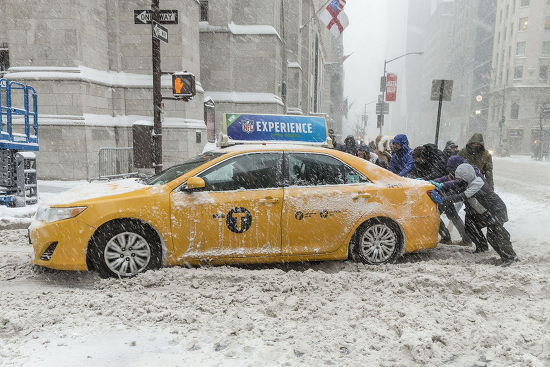 People Push Taxi Stuck Snow Manhattan Editorial Stock Photo - Stock ...