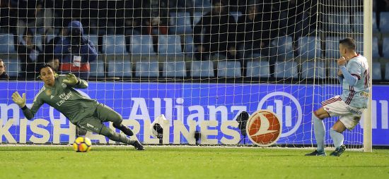 Real Madrids Goalkeeper Keylor Navas Saves Editorial Stock Photo ...