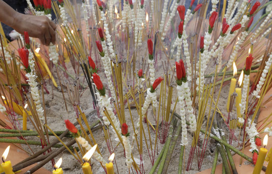 Cambodian Buddhist Follower Places Flowers Incense Editorial Stock ...