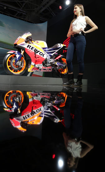 Model Poses Honda Motorcycles Repsol Motorcycle Editorial Stock Photo ...