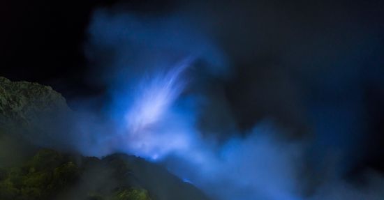 Vulcano Kawah Ijen Blue Fire Volcano Editorial Stock Photo - Stock ...
