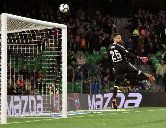 Real Sociedads Goalkeeper Miguel Angel Moya Editorial Stock Photo ...