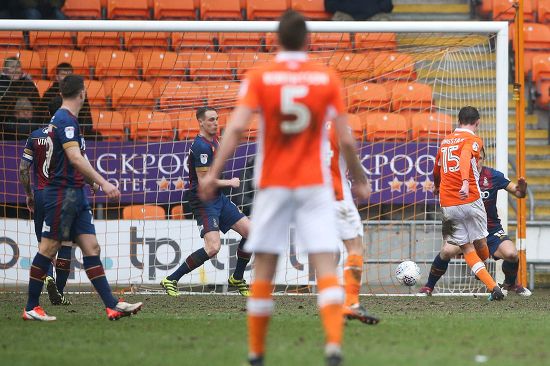 Blackpool Midfielder Sean Longstaff 15 Scores Editorial Stock Photo ...