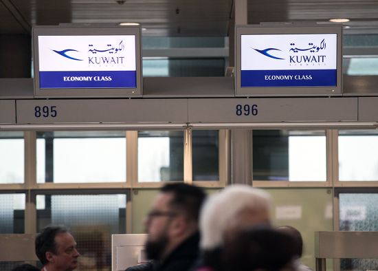 Passengers Queue Checkin Counter Kuwait Airways Editorial Stock Photo ...
