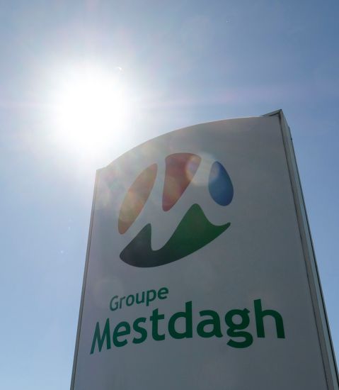 Logo Mestdagh Carrefour Market After Meeting - Foto de stock de ...