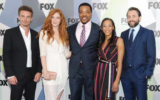 Riley Smith Rachelle Lefevre Russell Hornsby - Foto de stock de ...