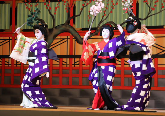 Japans Geisha Perform Japanese Traditional Dances Editorial Stock Photo ...