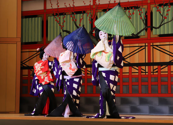 Japans Geisha Perform Japanese Traditional Dances Editorial Stock Photo ...