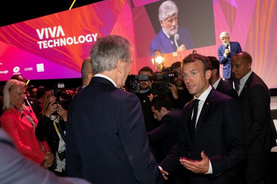 Bernard Arnault Lvmh President Emmanuel Macron - Foto de stock de ...