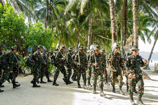 Filipino Soldiers Holding Shovels March Dig Editorial Stock Photo ...