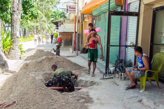 Filipino Soldiers Dig Illegal Sewerage Pipes Editorial Stock Photo ...