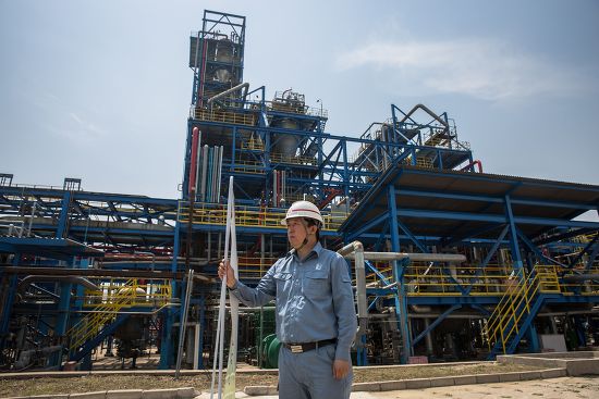 Employee Stands Next Polypropylene Plant Sinopec Editorial Stock Photo ...