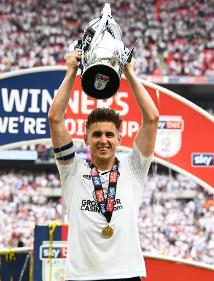 Tom Cairney Fulham Celebrates Trophy Editorial Stock Photo - Stock ...