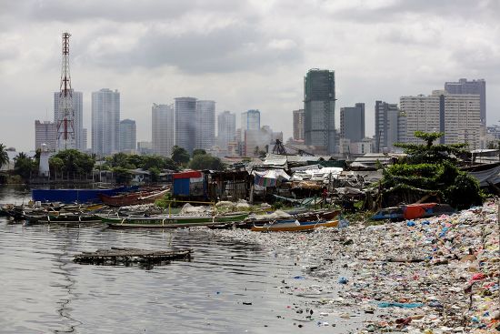 View Polluted Water Pasig River Skyline Editorial Stock Photo - Stock ...