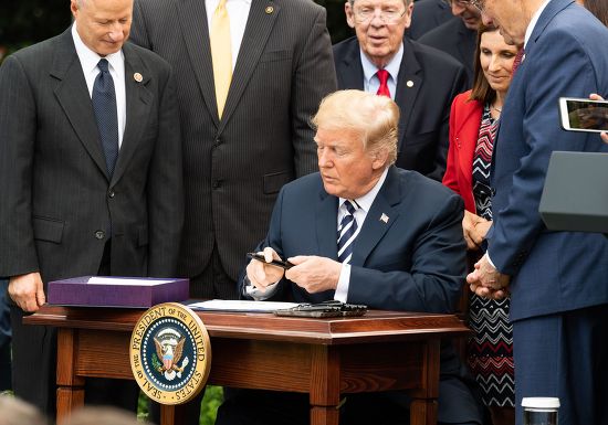 Us President Donald Trump Signing Ceremony Editorial Stock Photo ...