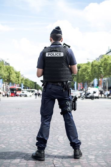 Policier Surveillant Lavenue Des Champs Elysees Editorial Stock Photo ...